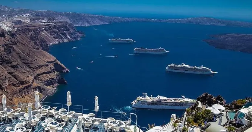Κρουαζιέρα Σαντορίνης. Αγκάθι ή ανθός; - Agorapress.gr Σαντορίνη Ενημέρωση